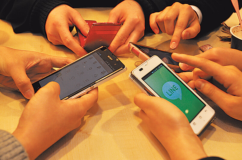 未成年のSNS利用、メンタルヘルスに 「深刻な影響」 米医務総監が警鐘 | 朝日ウイークリーデジタル(Asahi Weekly DIGITAL ...