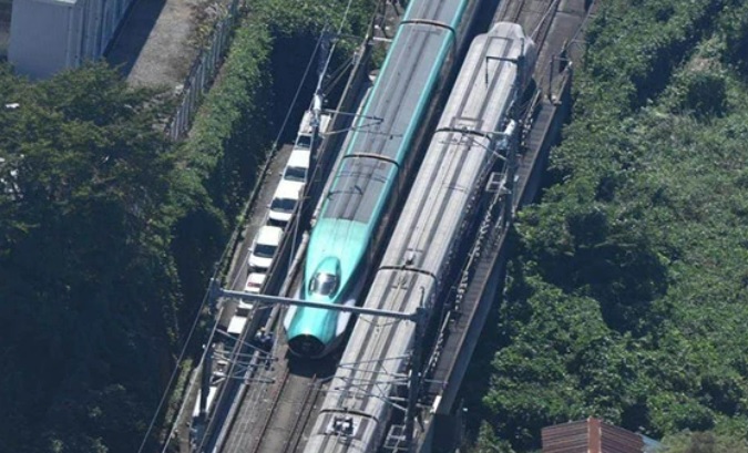 東北新幹線、連結が外れる | 朝日ウイークリーデジタル(Asahi Weekly DIGITAL)日本語解説付きで読めて聴ける英字新聞