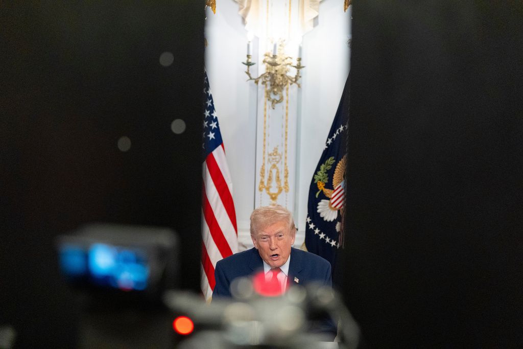 トランプ米大統領、支持率が最低の38％に下落 | 朝日ウイークリーデジタル(Asahi Weekly DIGITAL)日本語解説付きで読めて聴ける英字新聞